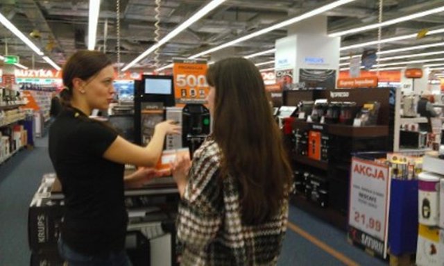 Option One Running In-Store Demonstrations for Groupe SEB in Poland. | EFMP