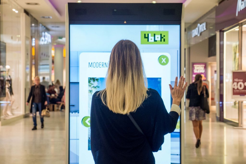 New Model Of Virtual Promoter Entertained Visitors In A Prague Shopping ...