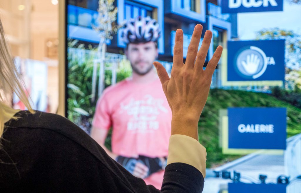 New Model Of Virtual Promoter Entertained Visitors In A Prague Shopping ...
